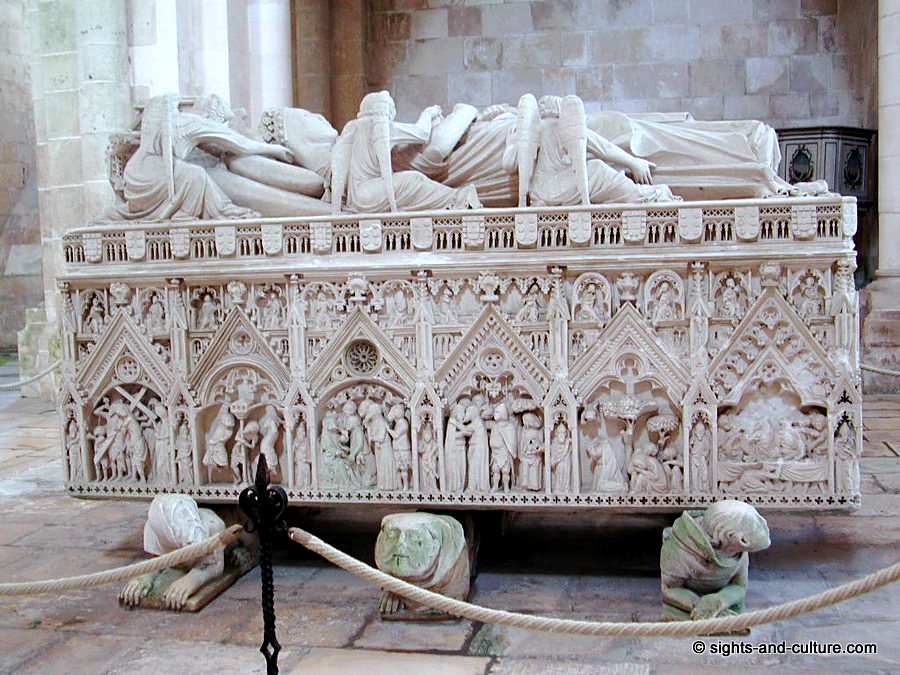 Alcobaca monastery tomb Ines, UNESCO world heritage Alcobaca monastery tomb Ines, UNESCO world heritage